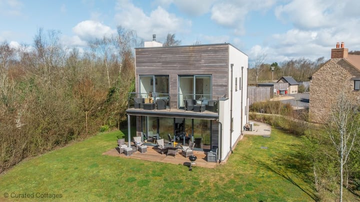 Pet-friendly Dorset Holiday Home For 6 Guests - Lulworth Cove