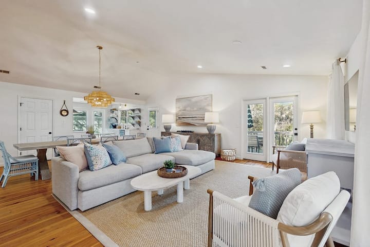 Charming Beach House New Pool & Spa Spring 2026 - - Edisto Beach, SC