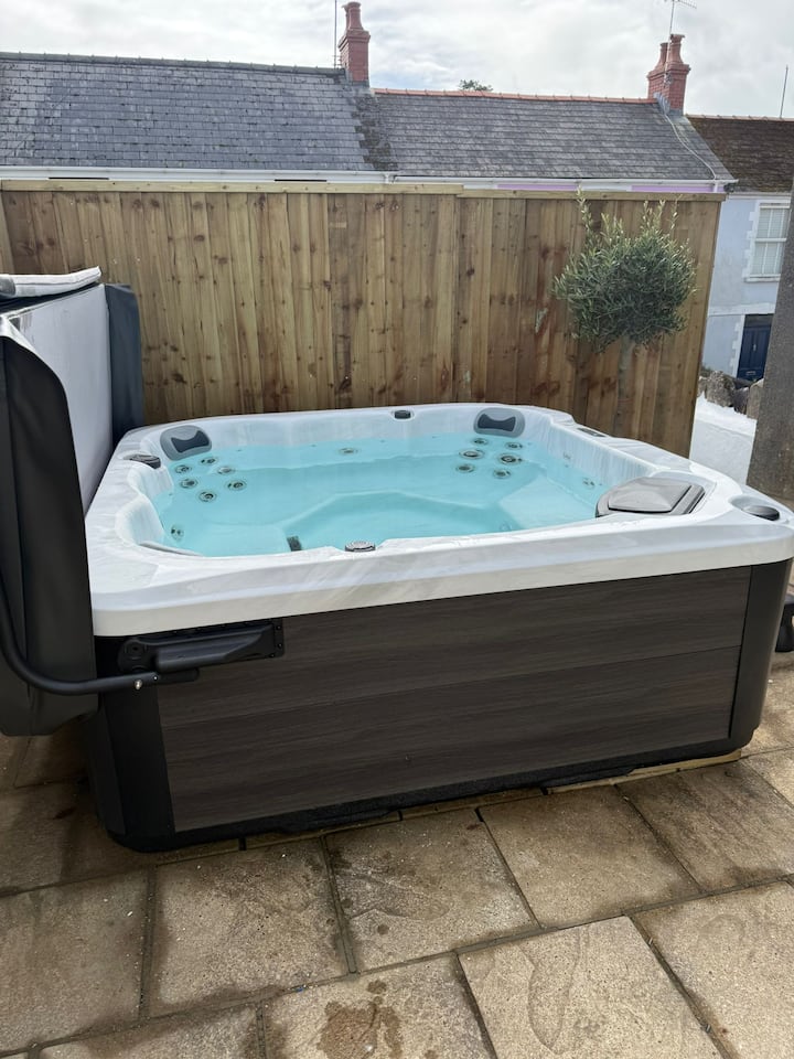 The Ivies - 5 Bedroom Property - Tenby - Tenby