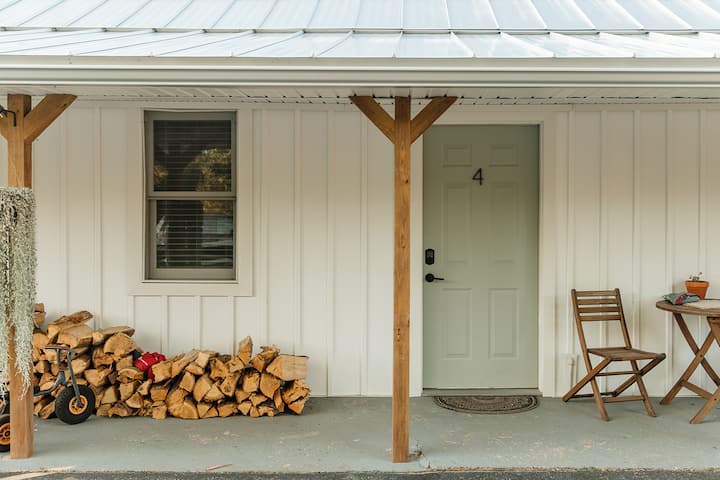 Snug Harbor Inn| Dunegrass Suite| Ada - Accessible - Muskegon, MI