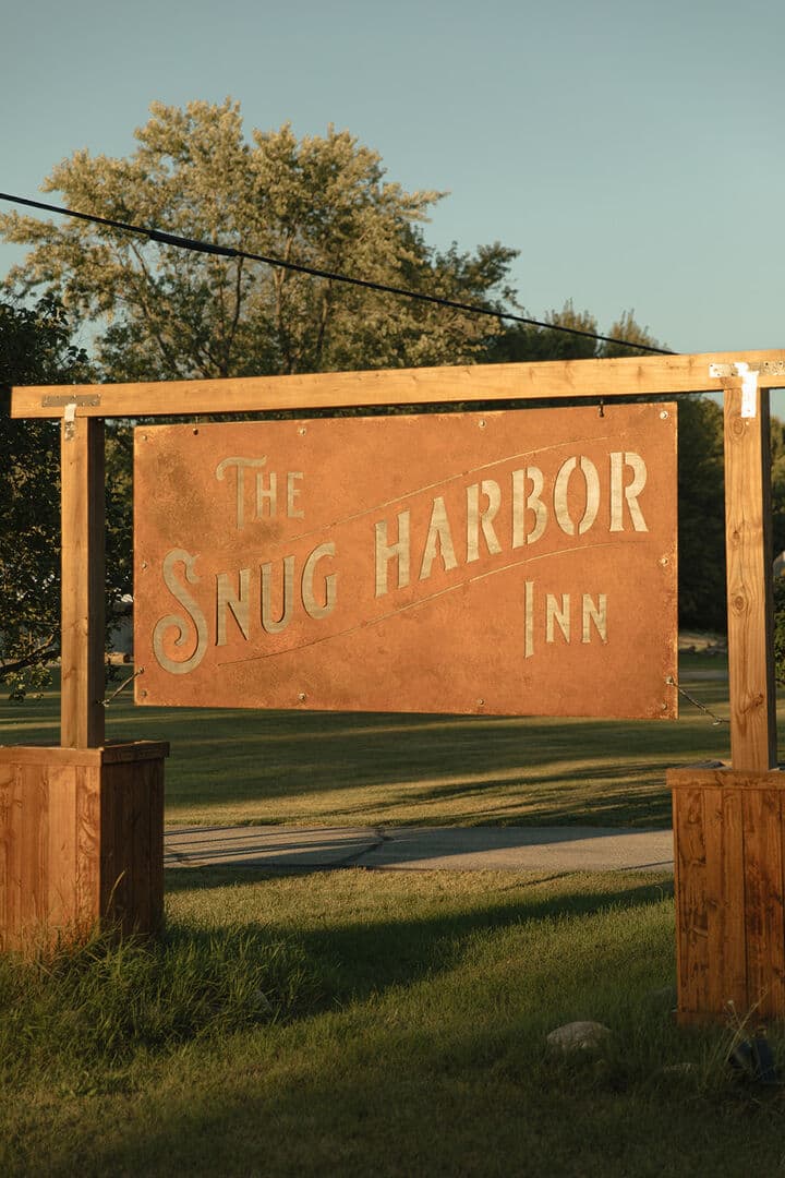 Snug Harbor Inn | The Roost | Near Lake Mi - Muskegon, MI