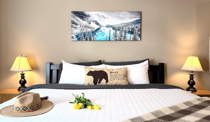 Rocky Mountain King Suite - Canmore