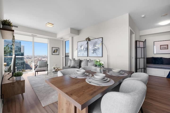 Skyline Escape With Cn Tower View + 1 Free Parking - Toronto