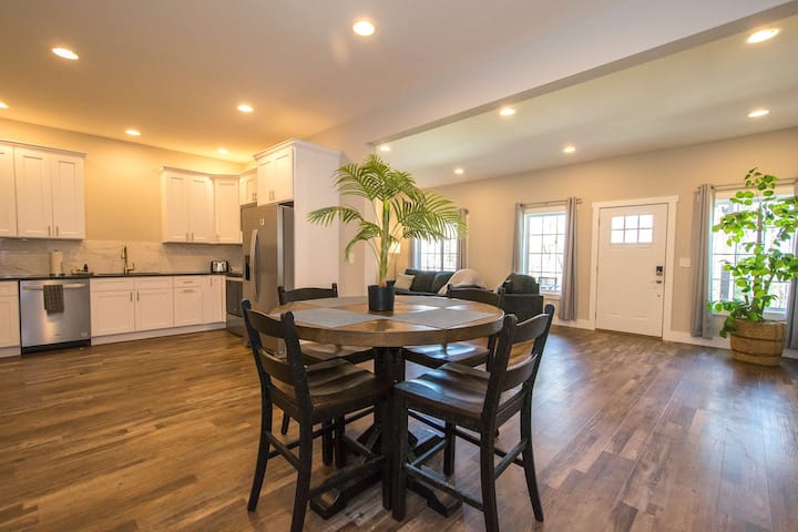 Lower Level Retreat W/ Free Tix | Private + Cozy - Hendersonville, NC