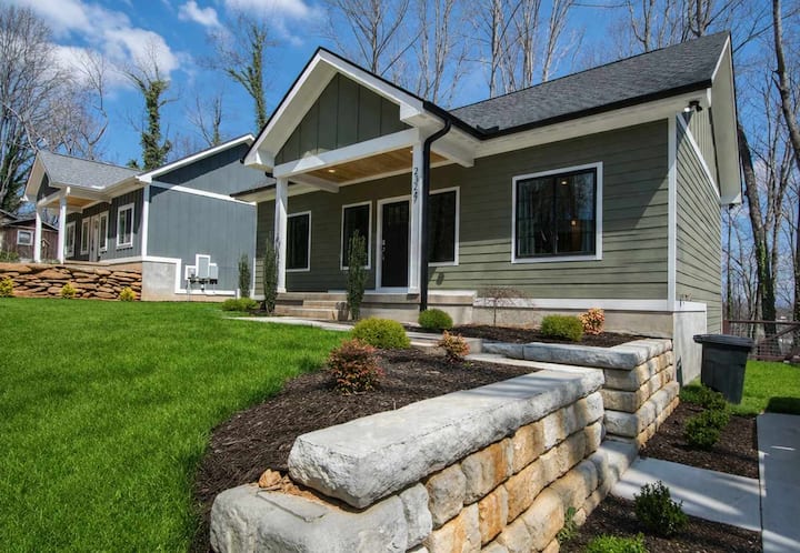 Hendersonville Duplex | Sleeps 8 | Free Tix - Hendersonville, NC