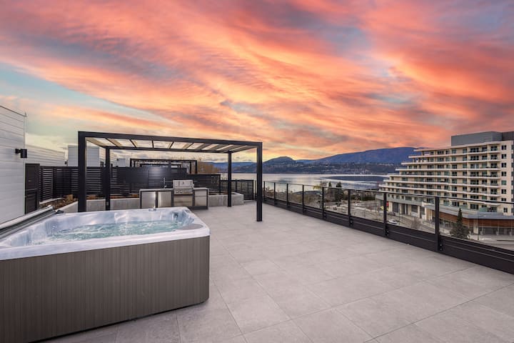 Gyro Beach Penthouse | Rooftop Deck | Pool | Gym - Kelowna