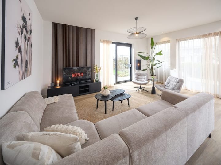 Maan Nr. 301 | 10 Pers. Hottub - Harderwijk