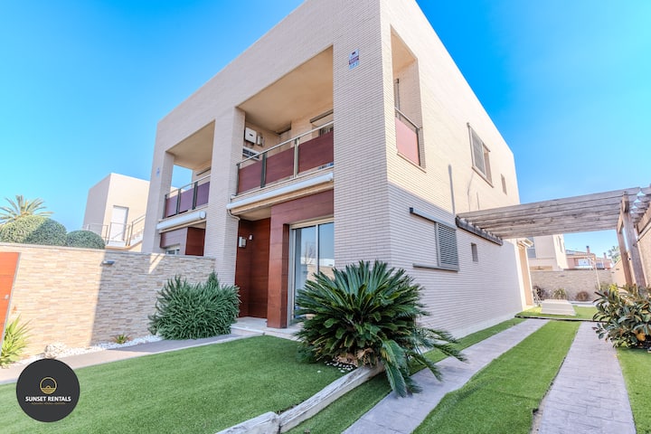 Piscina Privada + Jardin + Parking Privado - Cambrils