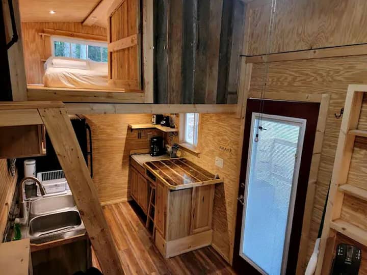 Hedgehog Hideaway Tiny Home - Suches, GA