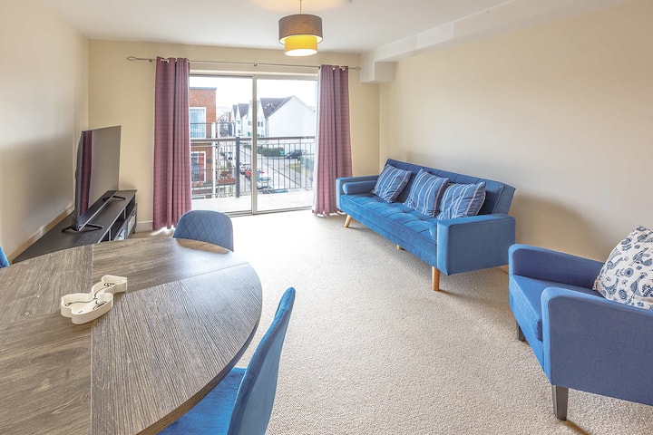 Host & Stay | Linden Homes - Redhill