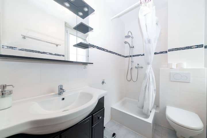 Elegant 2br Suite With Dual Balconies - Montreux