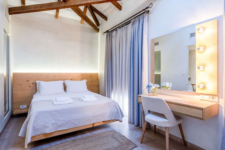 Panellinion Beachfront Gem - Cozy Seaside Loft - Kalamata