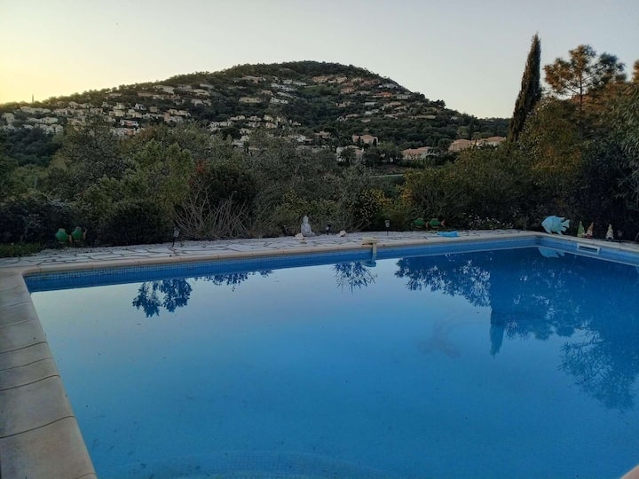 Villa Avec Piscine Et Terrasse Pour 4 Personnes, A - La Londe-les-Maures
