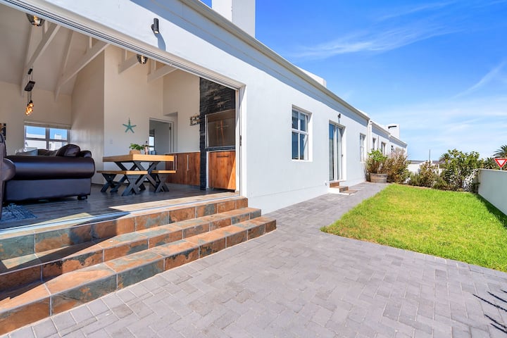 Spacious Shelley Point 3br Home | Built-in Braai - Saint Helena Bay