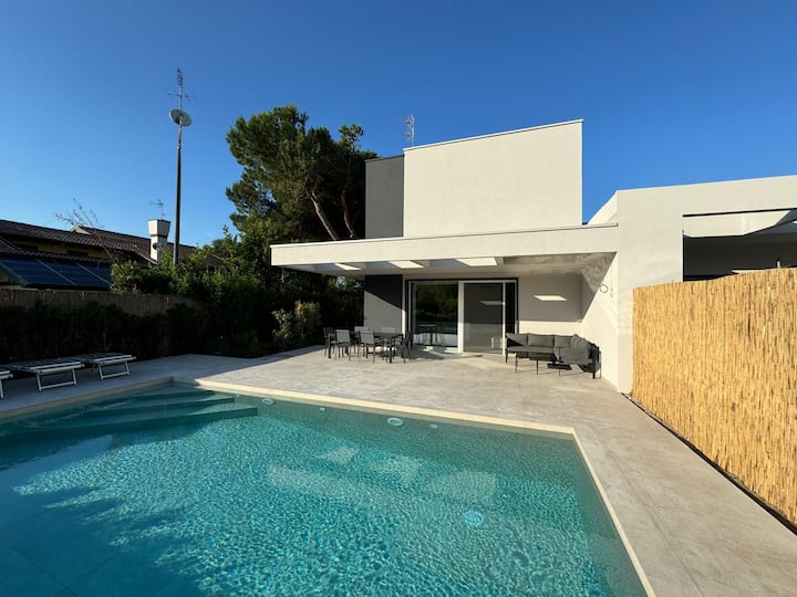 Villa Albarella Avec Piscine En Centre-ville - Albarella