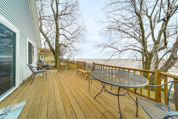 Lakeside Living On Wine Trail! Geneva Home W/ Deck - Geneva-on-the-Lake, OH