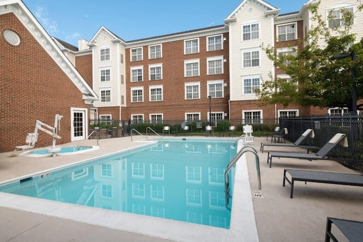 Mariott Williamsburg | 1br Suite | Pool |  2 Units - Williamsburg, VA