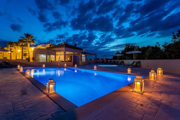 Carvoeiro 3br Retreat With Pool Steps From Beach - Carvoeiro