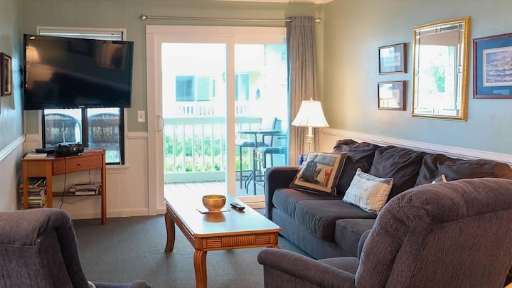 Cozy Condo Steps From The Water! - Isle of Palms, SC