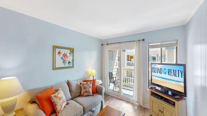 Classic Beach Condo With Private Balcony! - Mount Pleasant, SC