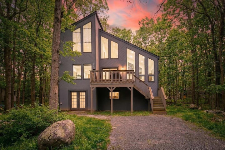 Pocono Escape | Fire Pit + Game Room + Lake Access - Stroudsburg, PA