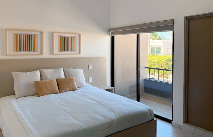 King Room + Rooftop Pool & Balcony - 마사틀란