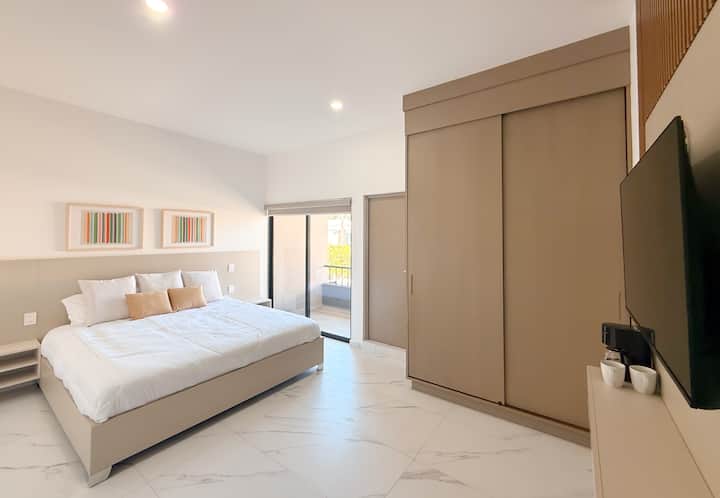 King Room + Rooftop Pool & Balcony - 마사틀란