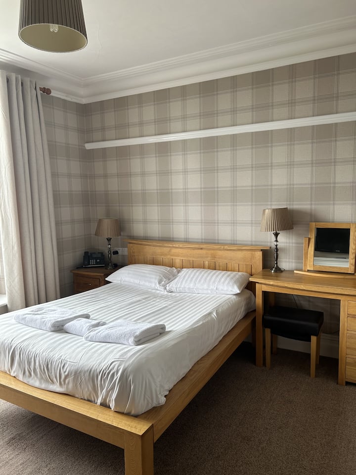 Double-standard-sdb Privée Avec Baignoire Et Douch - Laugharne