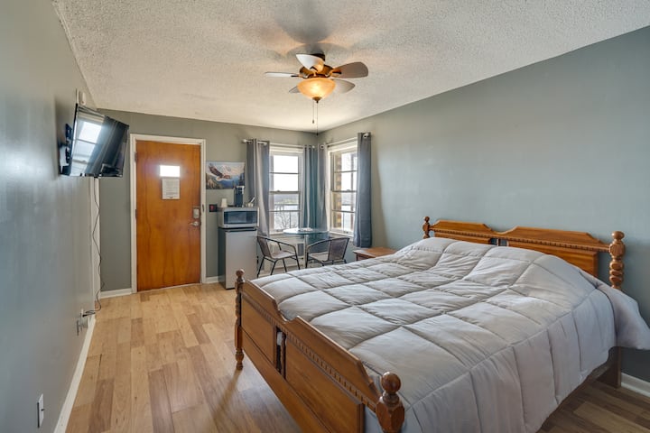 Poolside & Lakefront! Ozarks Home Base Near Strip - Lake Ozark, MO