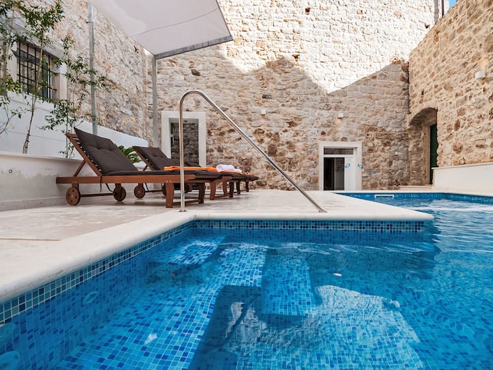 Villa Majestic By Interhome - Bol