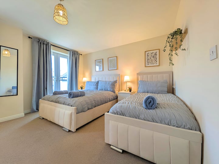 Spacious 4br Home Near Central Liverpool + Parking - North Wales