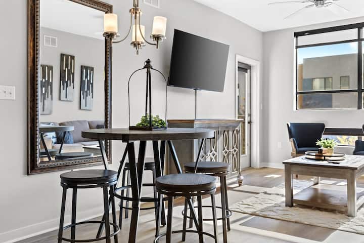 Luxurious Large 2 Bed 2 Bath Downtown Condo- #302 - Nashville, TN
