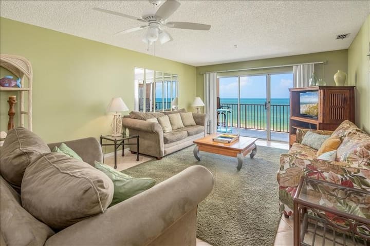 Direct Beachfront Condo! Sleeps 6 - Redington Beach, FL