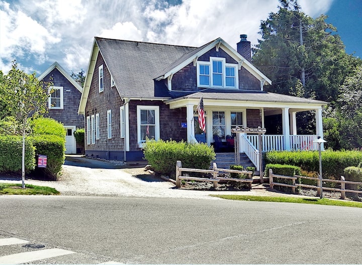 Anchors Away, Hot Tub, Covered Wraparound Deck - Moclips, WA