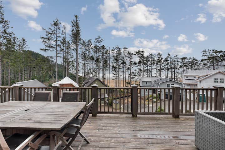 Seabrook's Hidden Coast Hideaway, Oceanfront Home! - Pacific Beach, WA