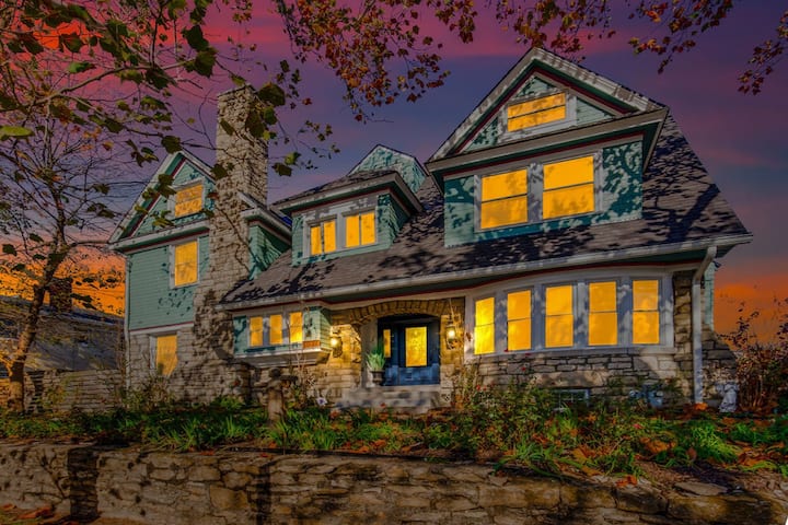 Grand Mansion: 6br, 5.5ba Near Top  Kc Attractions - Kansas City, MO