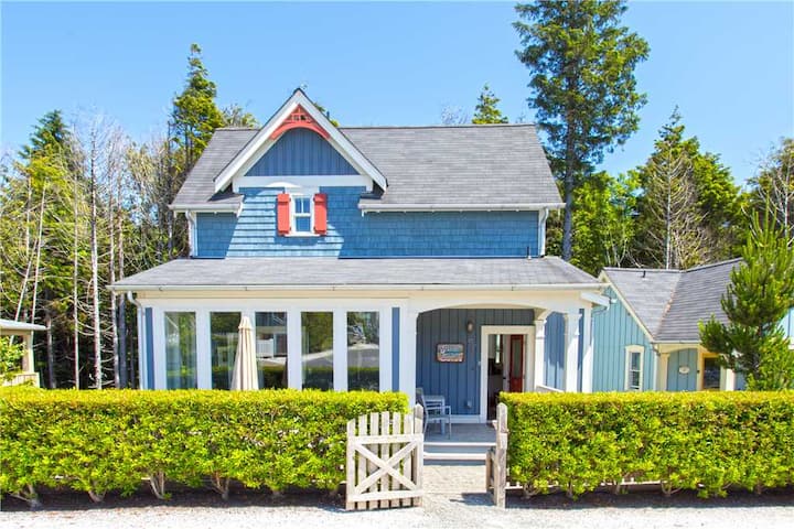 Seabrook's Seaside Treasure, A 3-bedroom Home! - Pacific Beach, WA
