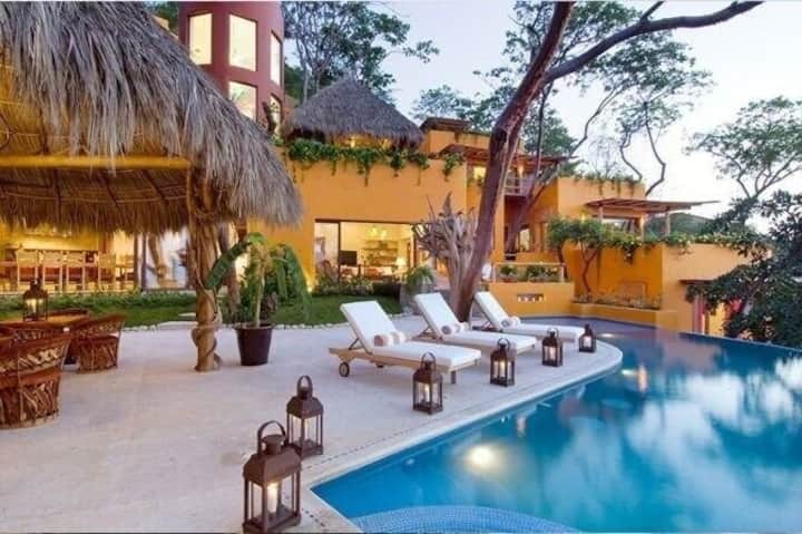 Stunning Oceanfront Luxury Villa Mandarinas 12bd - Puerto Vallarta