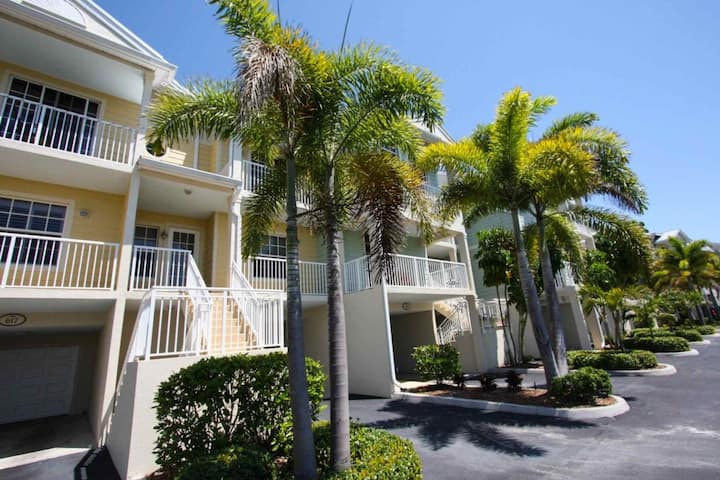 Libro Para El Verano Ahora!  Disfrute De Este Great Little Harbor Town Home Con Vistas Al Agua - Apollo Beach, FL