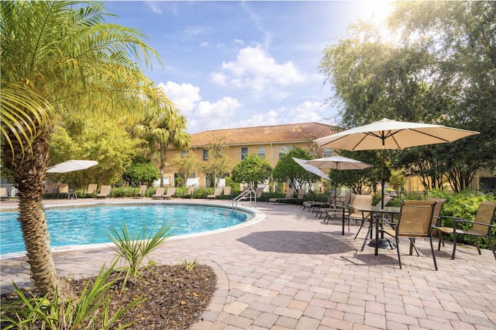 4 Miles To Disney | Pool Table | Lakeside Patio - Lake Buena Vista, FL