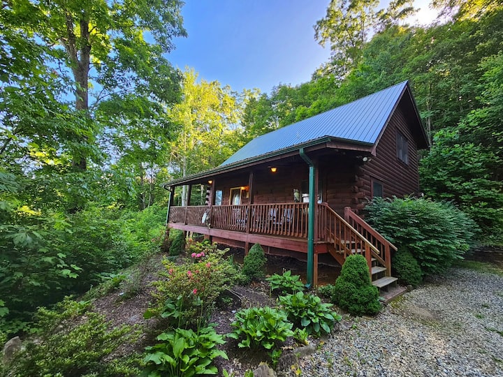 The Fiddlers Green | Cabin W/ Guesthouse & Hot Tub - Bryson City, NC