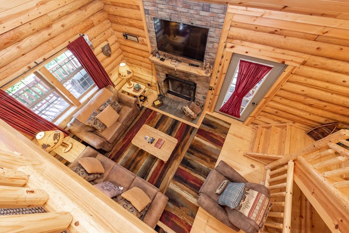 Forest Hideaway W/ Fireplaces & Hot Tub - Deep Creek Lake, MD