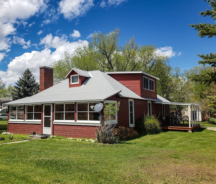 Charming Ennis Montana Bungalow - Ennis, MT