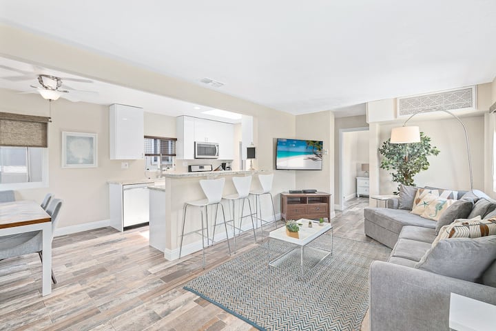 Newport Dream Vacation Home | Upstairs Unit W/ Ac! - Newport Beach, CA