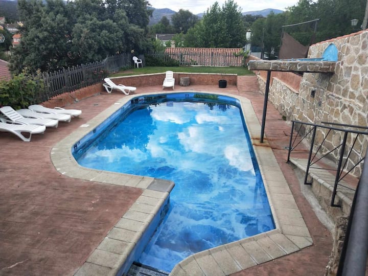 Chalet Rural En Navaluenga - Navaluenga