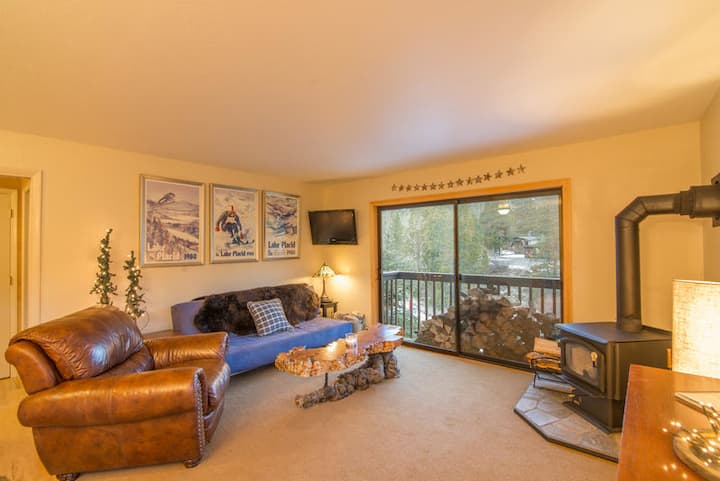 Palisades Tahoe Getaway*under The Tram - Five Lakes