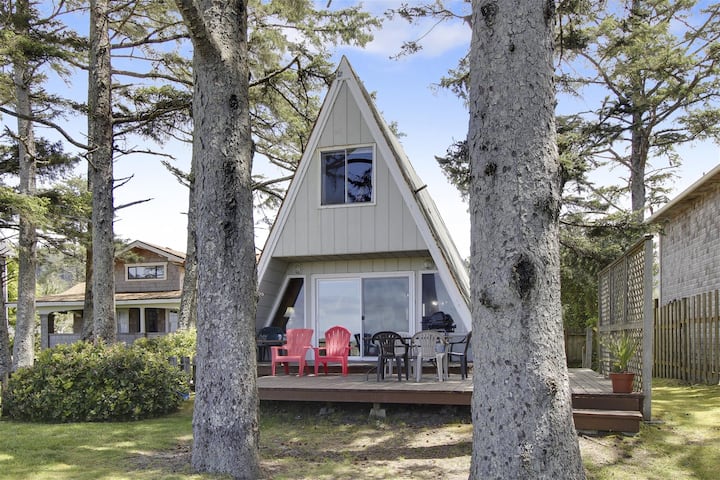 Ecola Haven - Dog Friendly Beachfront! - Cannon Beach, OR