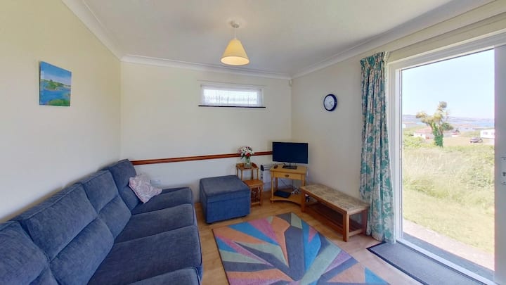 Spacious Accommodation For Up To Five Guests In A Beachside Bungalow - St Ives