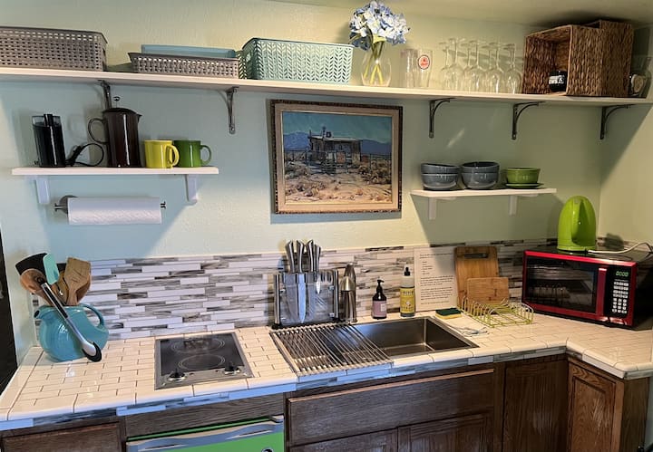 Hilltop Cabin + Starlink + Views + 10 Mins To Park - Twentynine Palms, CA