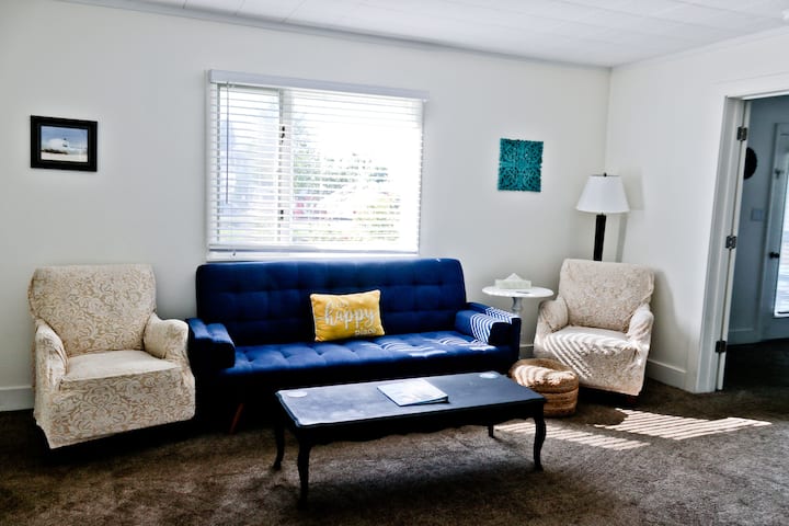 Unit #23, One Bedroom Apartment W/ Kitchen, Poolside, Ludington Beach House - Ludington, MI